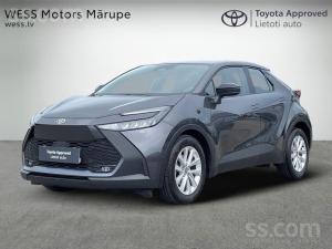 Pelēks Toyota C-HR 2024 Rīga, ar dzinēja tilpumu 1.80 L un nobraukumu 20 tūkst. km par 29990 €, foto  vietnē AUTOMOTO.COM.LV