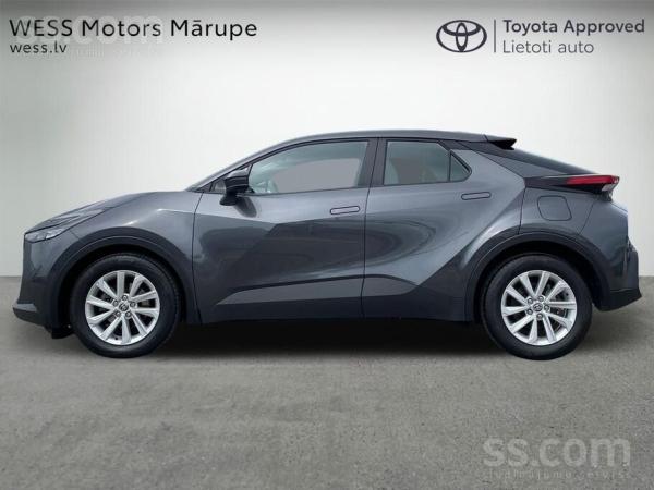 Pelēks Toyota C-HR 2024 Rīga, ar dzinēja tilpumu 1.80 L un nobraukumu 20 tūkst. km par 29990 €, foto 3 vietnē AUTOMOTO.COM.LV
