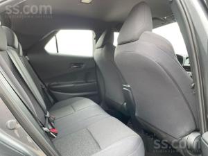 Серый Тойота C-HR 2024 в Рига, объемом двигателя 1.80 л и пробегом 20 тыс. км за 29990 €, фото 8 на AUTOMOTO.COM.LV