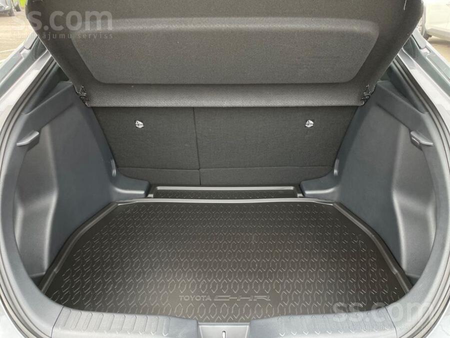 Серый Тойота C-HR 2024 в Рига, объемом двигателя 1.80 л и пробегом 20 тыс. км за 29990 €, фото 11 на AUTOMOTO.COM.LV