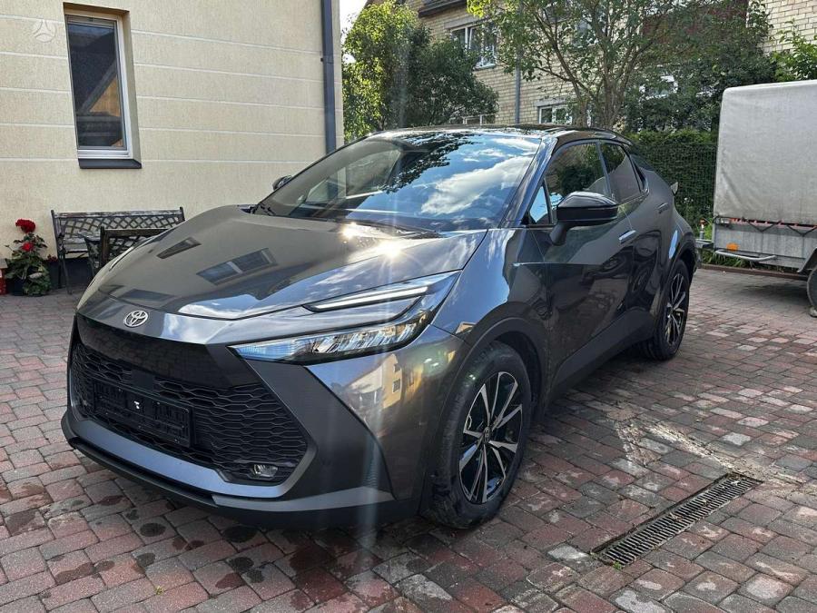 Серый Тойота C-HR 2024 в Пренай, объемом двигателя 1.80 л и пробегом 1 тыс. км за 29500 €, фото 4 на AUTOMOTO.COM.LV