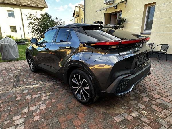 Grey Toyota C-HR 2024 in Prienai, with an engine capacity of 1.80 L and mileage of 1 thousand km for 29500 €, photo 6 on AUTOMOTO.COM.LV