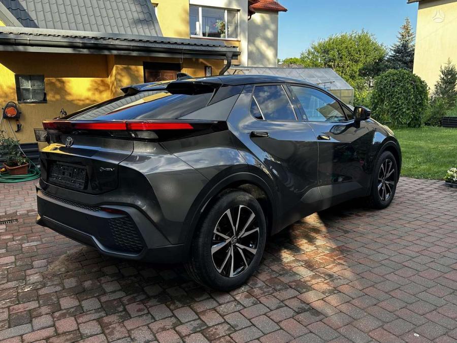 Серый Тойота C-HR 2024 в Пренай, объемом двигателя 1.80 л и пробегом 1 тыс. км за 29500 €, фото 9 на AUTOMOTO.COM.LV