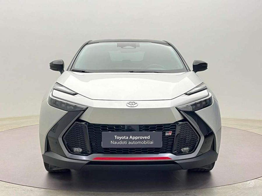 Grey Toyota C-HR 2024 in Panevezys, with an engine capacity of 1.99 L and mileage of 34 thousand km for 36590 €, photo 3 on AUTOMOTO.COM.LV