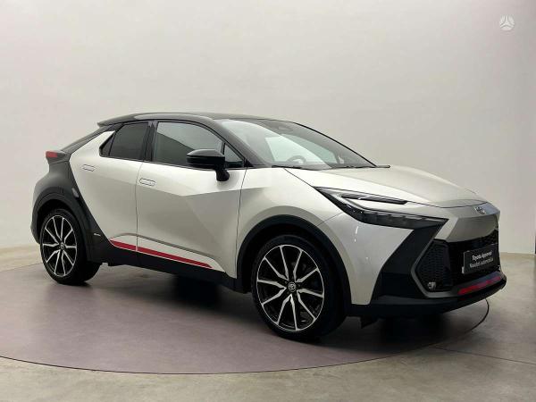 Grey Toyota C-HR 2024 in Panevezys, with an engine capacity of 1.99 L and mileage of 34 thousand km for 36590 €, photo 3 on AUTOMOTO.COM.LV