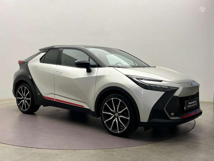 Grey Toyota C-HR 2024 in Panevezys, with an engine capacity of 1.99 L and mileage of 34 thousand km for 36590 €, photo 4 on AUTOMOTO.COM.LV