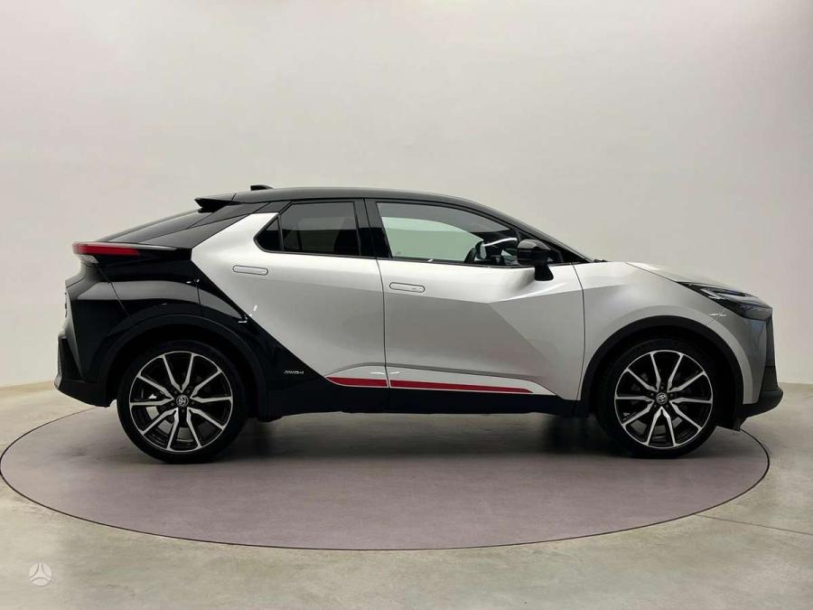 Grey Toyota C-HR 2024 in Panevezys, with an engine capacity of 1.99 L and mileage of 34 thousand km for 36590 €, photo 5 on AUTOMOTO.COM.LV