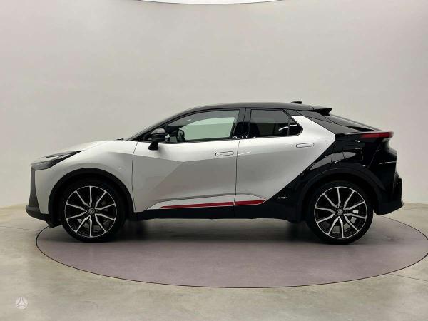 Grey Toyota C-HR 2024 in Panevezys, with an engine capacity of 1.99 L and mileage of 34 thousand km for 36590 €, photo 5 on AUTOMOTO.COM.LV