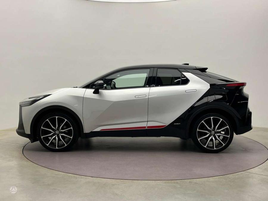 Grey Toyota C-HR 2024 in Panevezys, with an engine capacity of 1.99 L and mileage of 34 thousand km for 36590 €, photo 6 on AUTOMOTO.COM.LV