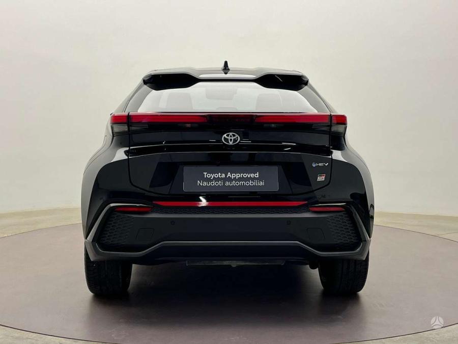 Grey Toyota C-HR 2024 in Panevezys, with an engine capacity of 1.99 L and mileage of 34 thousand km for 36590 €, photo 8 on AUTOMOTO.COM.LV