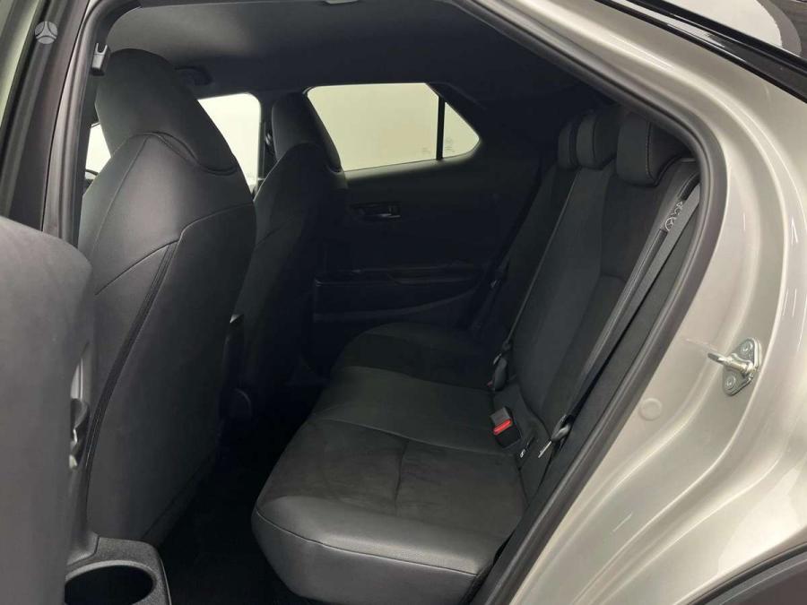 Grey Toyota C-HR 2024 in Panevezys, with an engine capacity of 1.99 L and mileage of 34 thousand km for 36590 €, photo 14 on AUTOMOTO.COM.LV
