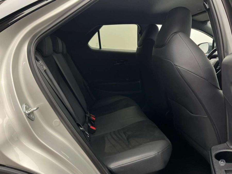 Grey Toyota C-HR 2024 in Panevezys, with an engine capacity of 1.99 L and mileage of 34 thousand km for 36590 €, photo 18 on AUTOMOTO.COM.LV