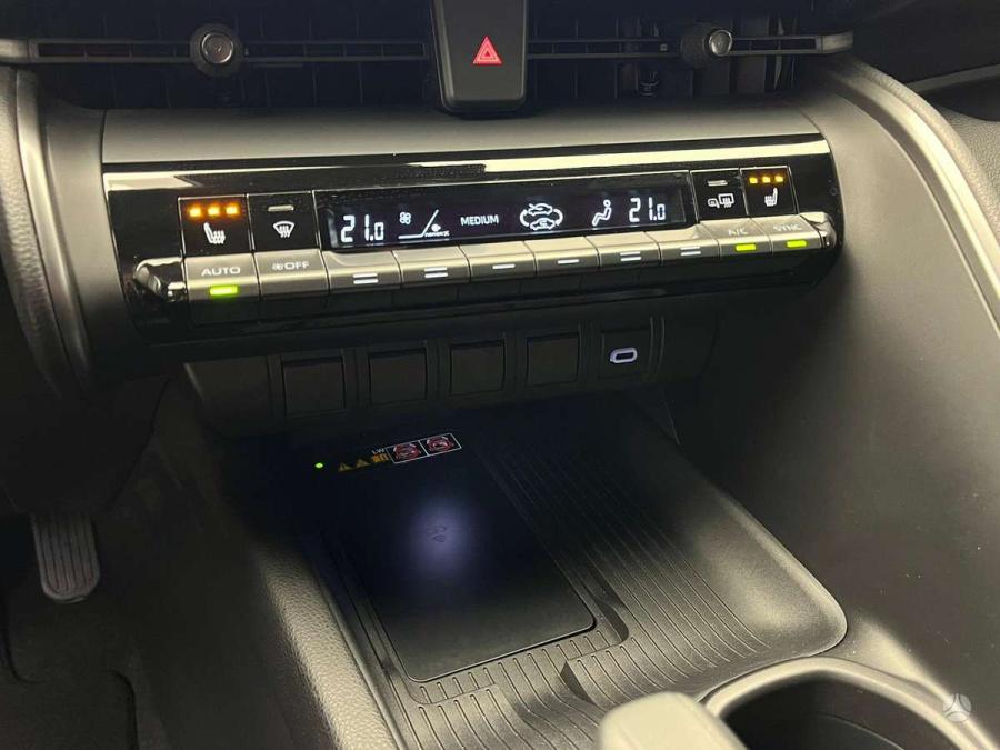 Grey Toyota C-HR 2024 in Panevezys, with an engine capacity of 1.99 L and mileage of 34 thousand km for 36590 €, photo 35 on AUTOMOTO.COM.LV