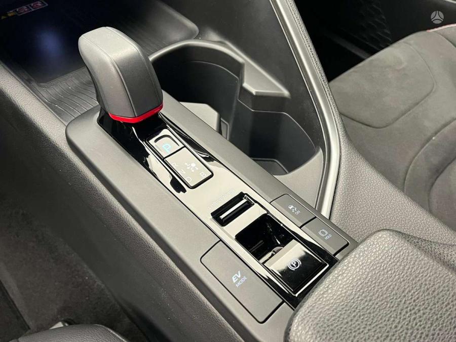 Grey Toyota C-HR 2024 in Panevezys, with an engine capacity of 1.99 L and mileage of 34 thousand km for 36590 €, photo 36 on AUTOMOTO.COM.LV