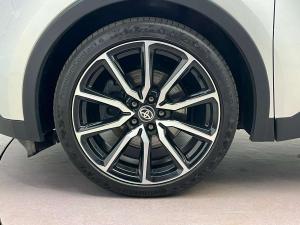 Grey Toyota C-HR 2024 in Panevezys, with an engine capacity of 1.99 L and mileage of 34 thousand km for 36590 €, photo 44 on AUTOMOTO.COM.LV