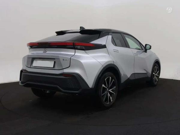 Grey Toyota C-HR 2024 in Vilnius, with an engine capacity of 1.80 L and mileage of 17 thousand km for 27995 €, photo 7 on AUTOMOTO.COM.LV