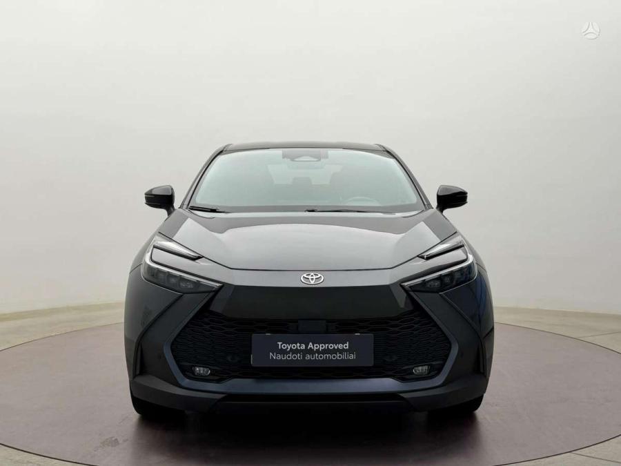 Grey Toyota C-HR 2024 in Panevezys, with an engine capacity of 1.80 L and mileage of 32 thousand km for 30990 €, photo 3 on AUTOMOTO.COM.LV