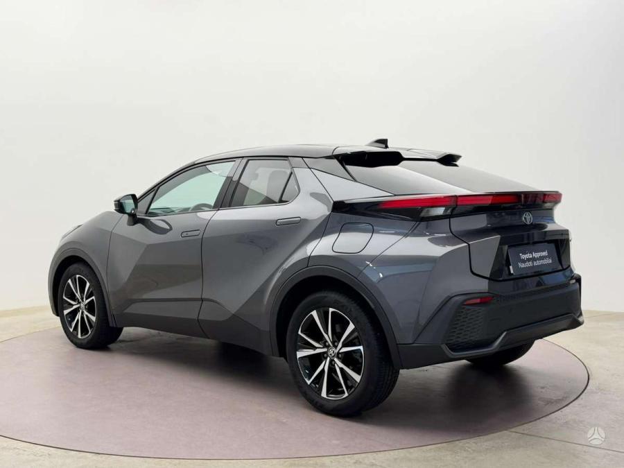 Grey Toyota C-HR 2024 in Panevezys, with an engine capacity of 1.80 L and mileage of 32 thousand km for 30990 €, photo 7 on AUTOMOTO.COM.LV