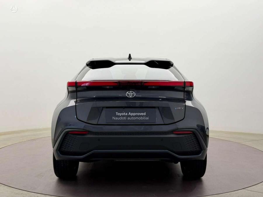Grey Toyota C-HR 2024 in Panevezys, with an engine capacity of 1.80 L and mileage of 32 thousand km for 30990 €, photo 8 on AUTOMOTO.COM.LV