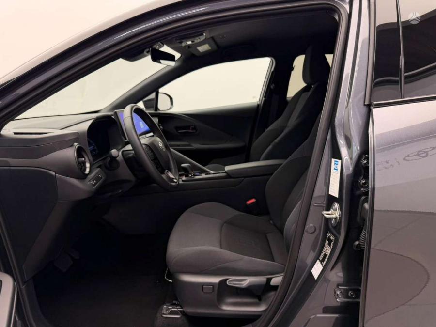 Grey Toyota C-HR 2024 in Panevezys, with an engine capacity of 1.80 L and mileage of 32 thousand km for 30990 €, photo 10 on AUTOMOTO.COM.LV