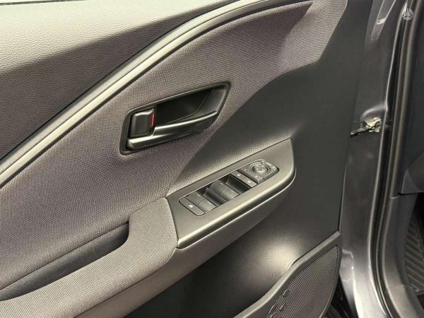 Серый Тойота C-HR 2024 в Паневежис, объемом двигателя 1.80 л и пробегом 32 тыс. км за 30990 €, фото 10 на AUTOMOTO.COM.LV