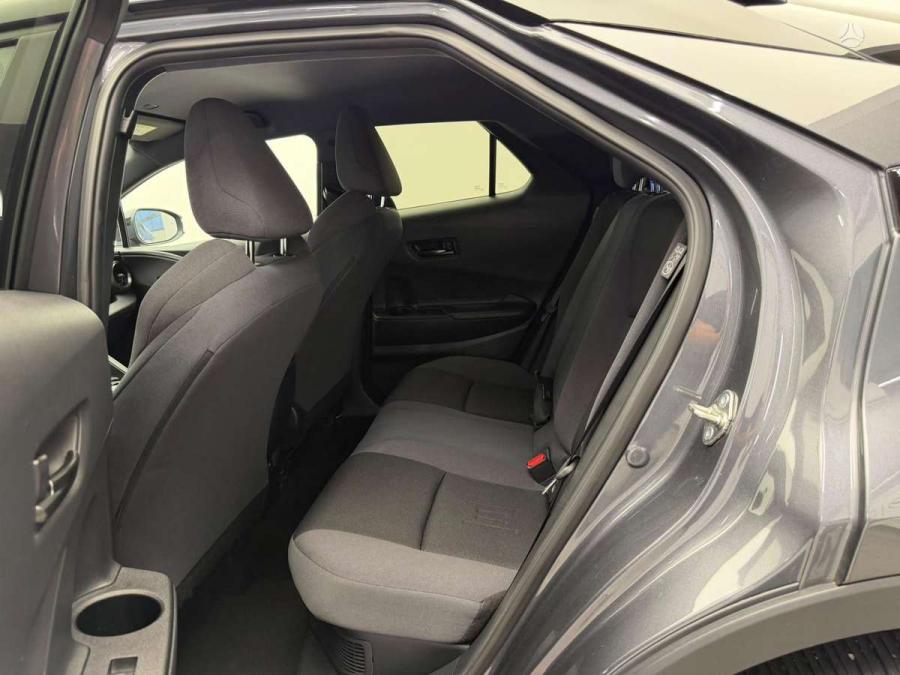 Grey Toyota C-HR 2024 in Panevezys, with an engine capacity of 1.80 L and mileage of 32 thousand km for 30990 €, photo 13 on AUTOMOTO.COM.LV