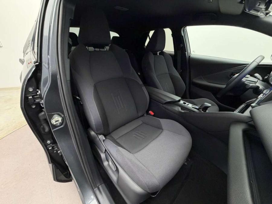 Grey Toyota C-HR 2024 in Panevezys, with an engine capacity of 1.80 L and mileage of 32 thousand km for 30990 €, photo 17 on AUTOMOTO.COM.LV
