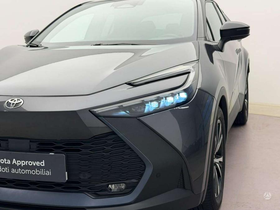 Grey Toyota C-HR 2024 in Panevezys, with an engine capacity of 1.80 L and mileage of 32 thousand km for 30990 €, photo 37 on AUTOMOTO.COM.LV
