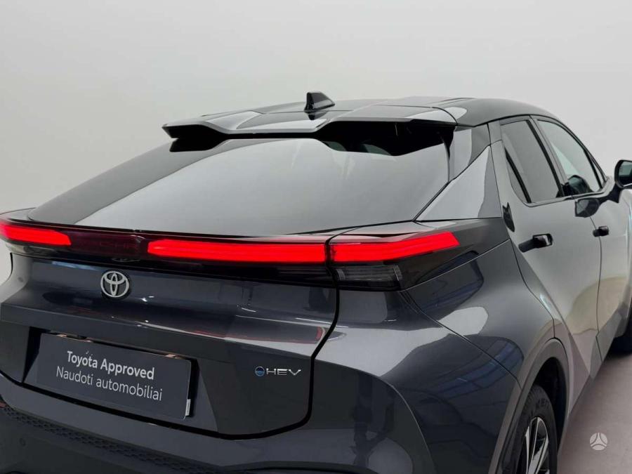 Grey Toyota C-HR 2024 in Panevezys, with an engine capacity of 1.80 L and mileage of 32 thousand km for 30990 €, photo 39 on AUTOMOTO.COM.LV