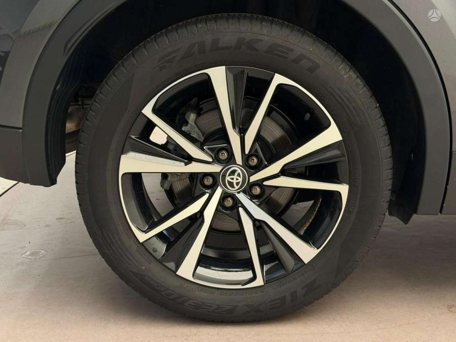 Grey Toyota C-HR 2024 in Panevezys, with an engine capacity of 1.80 L and mileage of 32 thousand km for 30990 €, photo 40 on AUTOMOTO.COM.LV