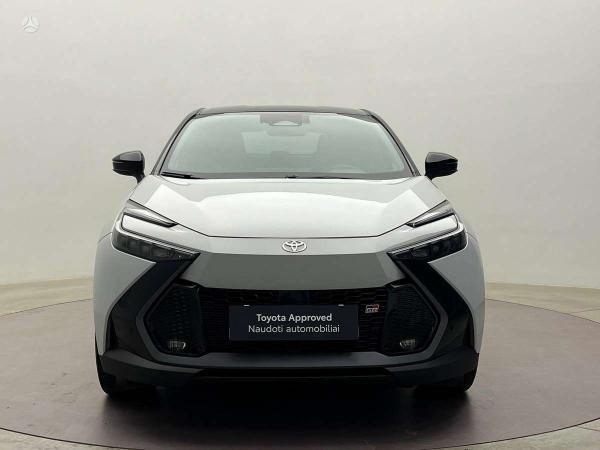 Серый Тойота C-HR 2024 в Вильнюс, объемом двигателя 1.99 л и пробегом 40 тыс. км за 39990 €, фото 2 на AUTOMOTO.COM.LV