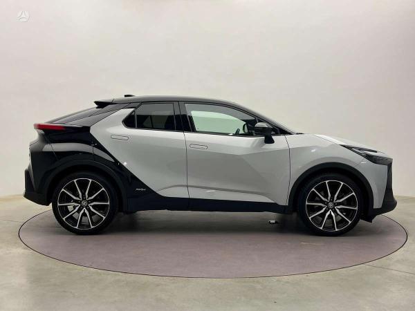 Серый Тойота C-HR 2024 в Вильнюс, объемом двигателя 1.99 л и пробегом 40 тыс. км за 39990 €, фото 4 на AUTOMOTO.COM.LV