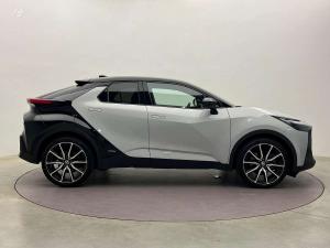 Pelēks Toyota C-HR 2024 Viļņa, ar dzinēja tilpumu 1.99 L un nobraukumu 40 tūkst. km par 39990 €, foto 5 vietnē AUTOMOTO.COM.LV