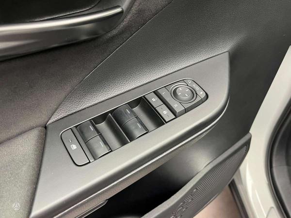 Серый Тойота C-HR 2024 в Вильнюс, объемом двигателя 1.99 л и пробегом 40 тыс. км за 39990 €, фото 10 на AUTOMOTO.COM.LV