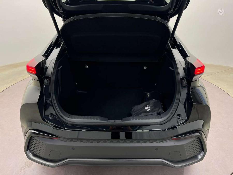 Pelēks Toyota C-HR 2024 Viļņa, ar dzinēja tilpumu 1.99 L un nobraukumu 40 tūkst. km par 39990 €, foto 16 vietnē AUTOMOTO.COM.LV