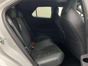 Pelēks Toyota C-HR 2024 Viļņa, ar dzinēja tilpumu 1.99 L un nobraukumu 40 tūkst. km par 39990 €, foto 19 vietnē AUTOMOTO.COM.LV