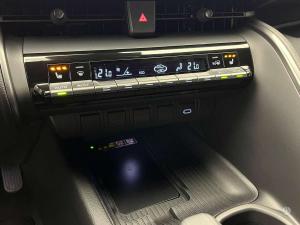 Pelēks Toyota C-HR 2024 Viļņa, ar dzinēja tilpumu 1.99 L un nobraukumu 40 tūkst. km par 39990 €, foto 37 vietnē AUTOMOTO.COM.LV