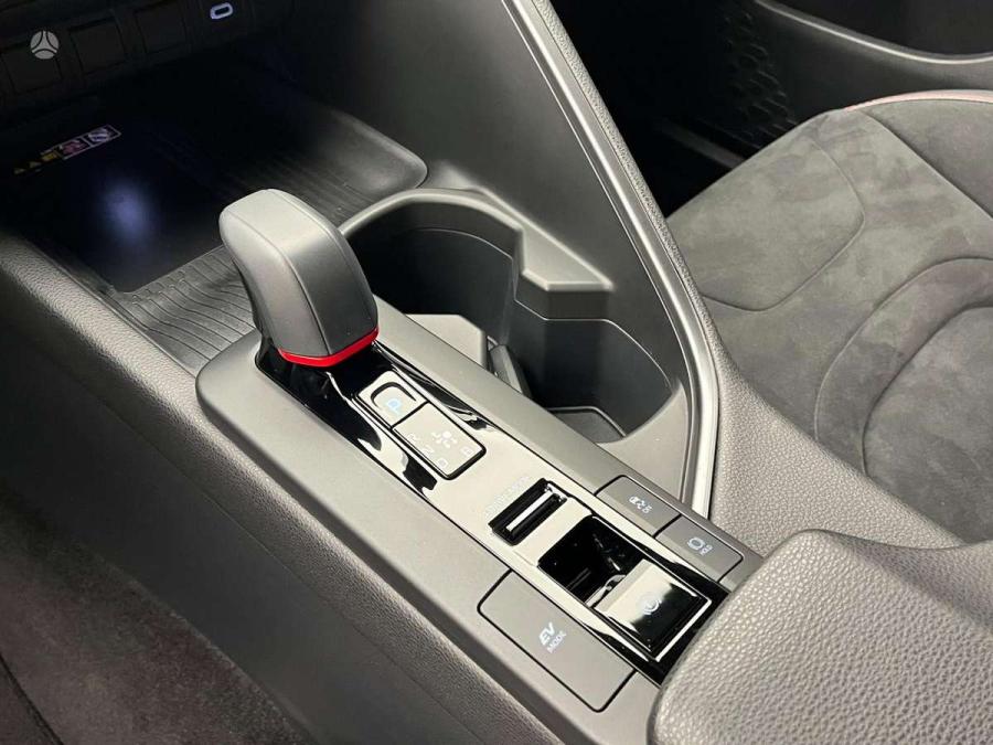 Pelēks Toyota C-HR 2024 Viļņa, ar dzinēja tilpumu 1.99 L un nobraukumu 40 tūkst. km par 39990 €, foto 38 vietnē AUTOMOTO.COM.LV