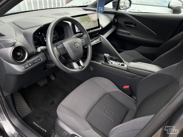 Grey Toyota C-HR 2024 in Kaunas, with an engine capacity of 1.80 L and mileage of 38 thousand km for 29771 €, photo 9 on AUTOMOTO.COM.LV