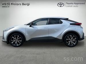 Pelēks Toyota C-HR 2024 Rīga, ar dzinēja tilpumu 1.80 L un nobraukumu 30 tūkst. km par 27990 €, foto 4 vietnē AUTOMOTO.COM.LV
