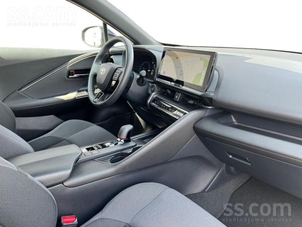 Grey Toyota C-HR 2024 in Riga, with an engine capacity of 1.80 L and mileage of 30 thousand km for 27990 €, photo 6 on AUTOMOTO.COM.LV