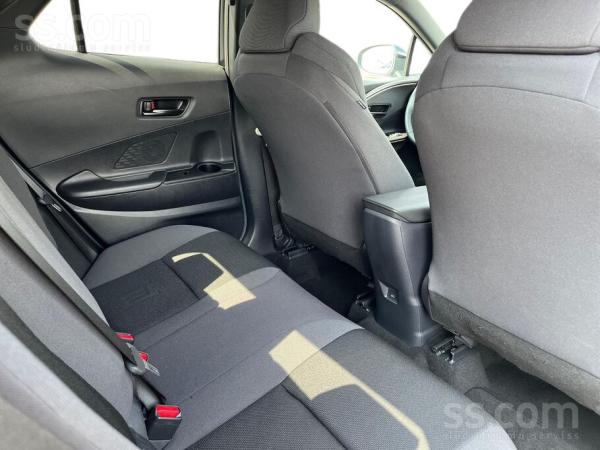 Grey Toyota C-HR 2024 in Riga, with an engine capacity of 1.80 L and mileage of 30 thousand km for 27990 €, photo 7 on AUTOMOTO.COM.LV