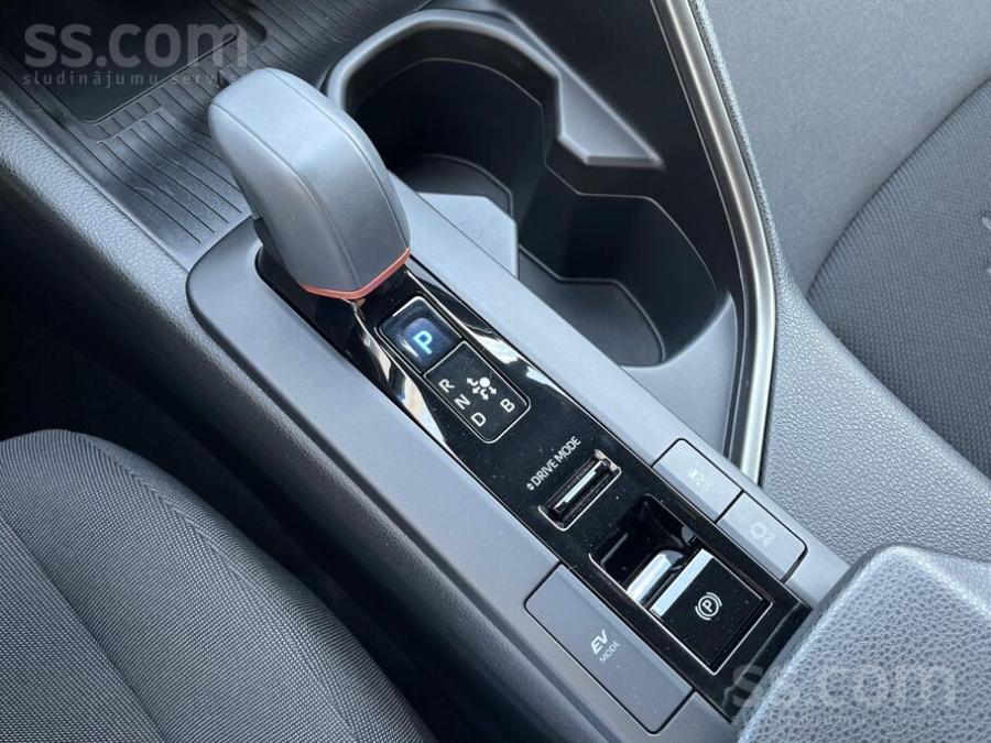 Pelēks Toyota C-HR 2024 Rīga, ar dzinēja tilpumu 1.80 L un nobraukumu 30 tūkst. km par 27990 €, foto 16 vietnē AUTOMOTO.COM.LV