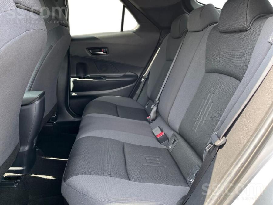 Pelēks Toyota C-HR 2024 Rīga, ar dzinēja tilpumu 1.80 L un nobraukumu 30 tūkst. km par 27990 €, foto 23 vietnē AUTOMOTO.COM.LV