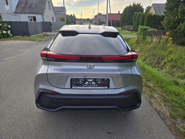 Серый Тойота C-HR 2024 в Шяуляй, объемом двигателя 1.80 л и пробегом 30 тыс. км за 16990 €, фото 3 на AUTOMOTO.COM.LV