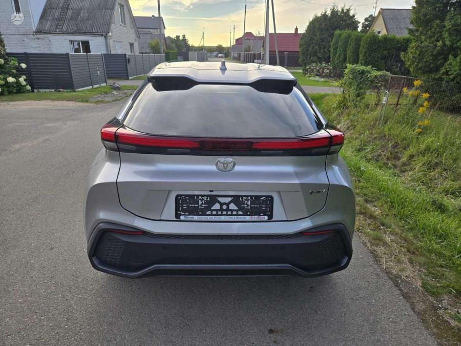 Серый Тойота C-HR 2024 в Шяуляй, объемом двигателя 1.80 л и пробегом 30 тыс. км за 16990 €, фото 4 на AUTOMOTO.COM.LV