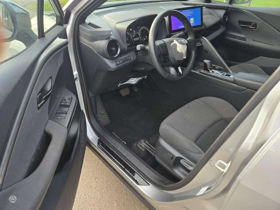 Серый Тойота C-HR 2024 в Шяуляй, объемом двигателя 1.80 л и пробегом 30 тыс. км за 16990 €, фото 9 на AUTOMOTO.COM.LV