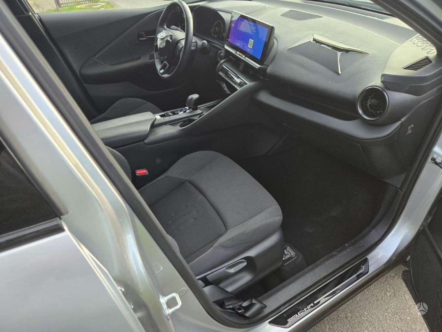 Серый Тойота C-HR 2024 в Шяуляй, объемом двигателя 1.80 л и пробегом 30 тыс. км за 16990 €, фото 11 на AUTOMOTO.COM.LV