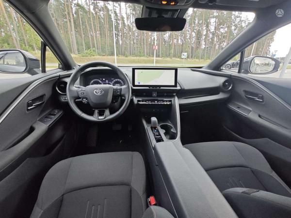 Pelēks Toyota C-HR 2024 Rīga, ar dzinēja tilpumu 1.80 L un nobraukumu 26 tūkst. km par 25200 €, foto 4 vietnē AUTOMOTO.COM.LV