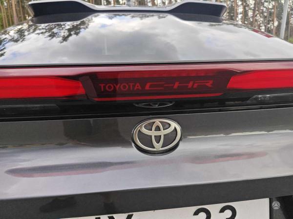 Pelēks Toyota C-HR 2024 Rīga, ar dzinēja tilpumu 1.80 L un nobraukumu 26 tūkst. km par 25200 €, foto 9 vietnē AUTOMOTO.COM.LV